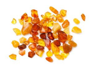 Kaip pajūryje atskirti tikrą gintarą nuo kitų akmenų – Pajūrio ...